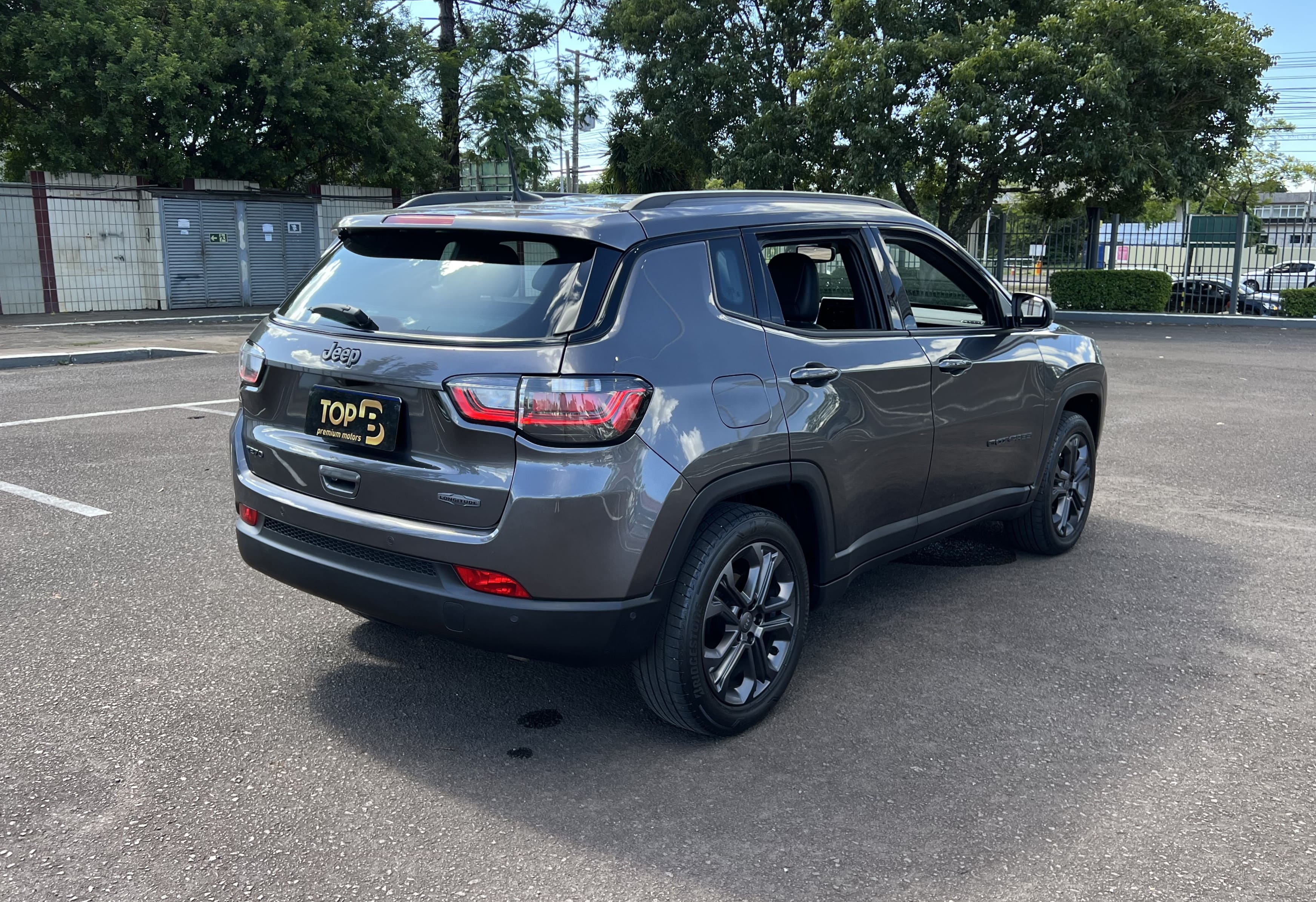 Jeep Compass Longitude 80 anos 2022 - Nossos Veículos - Top B Premium ...
